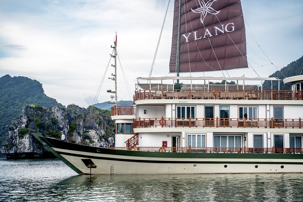 Heritage Line - Ylang, Halong Bay, Vietnam: Luxus-Buchtenfahrt